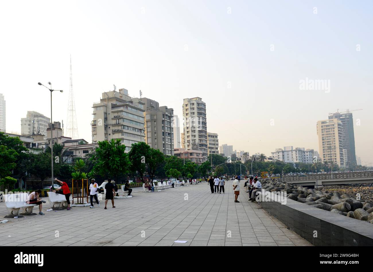 The modern seafront promenade in Worli, Mumbai, India Stock Photo - Alamy