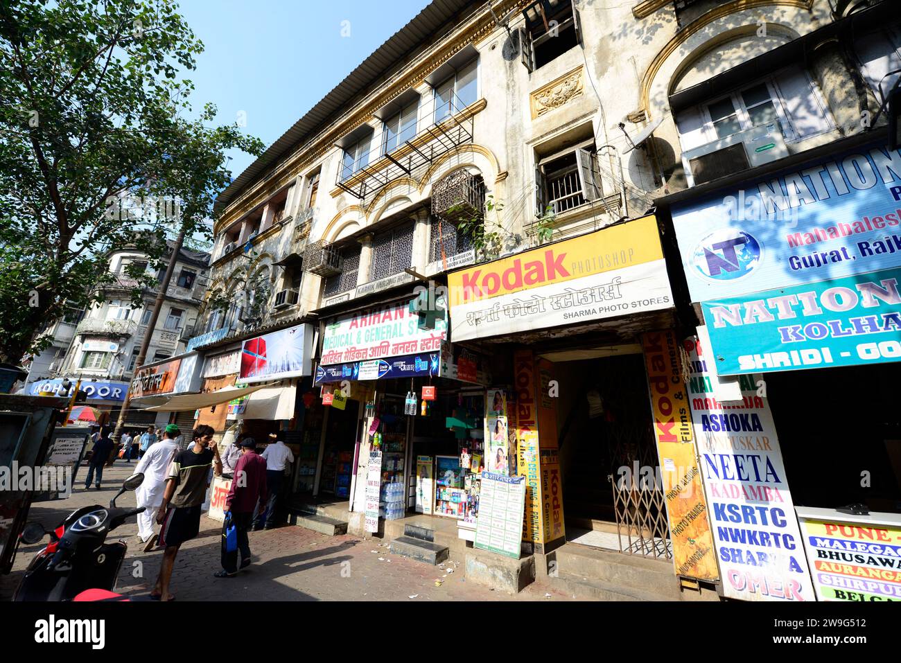 Walking through the streets of Dadar, Mumbai, India Stock Photo - Alamy