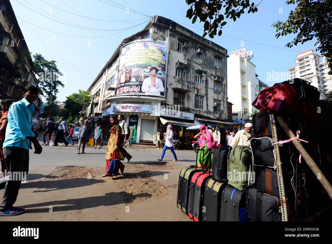 Walking the streets of mumbai hi-res stock photography and images - Alamy