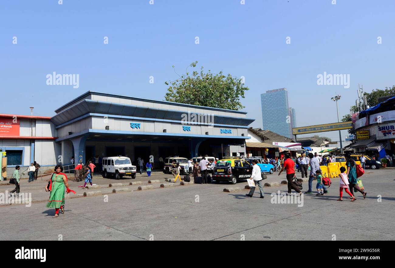 Dadar railway station in Mumbai, India Stock Photo - Alamy