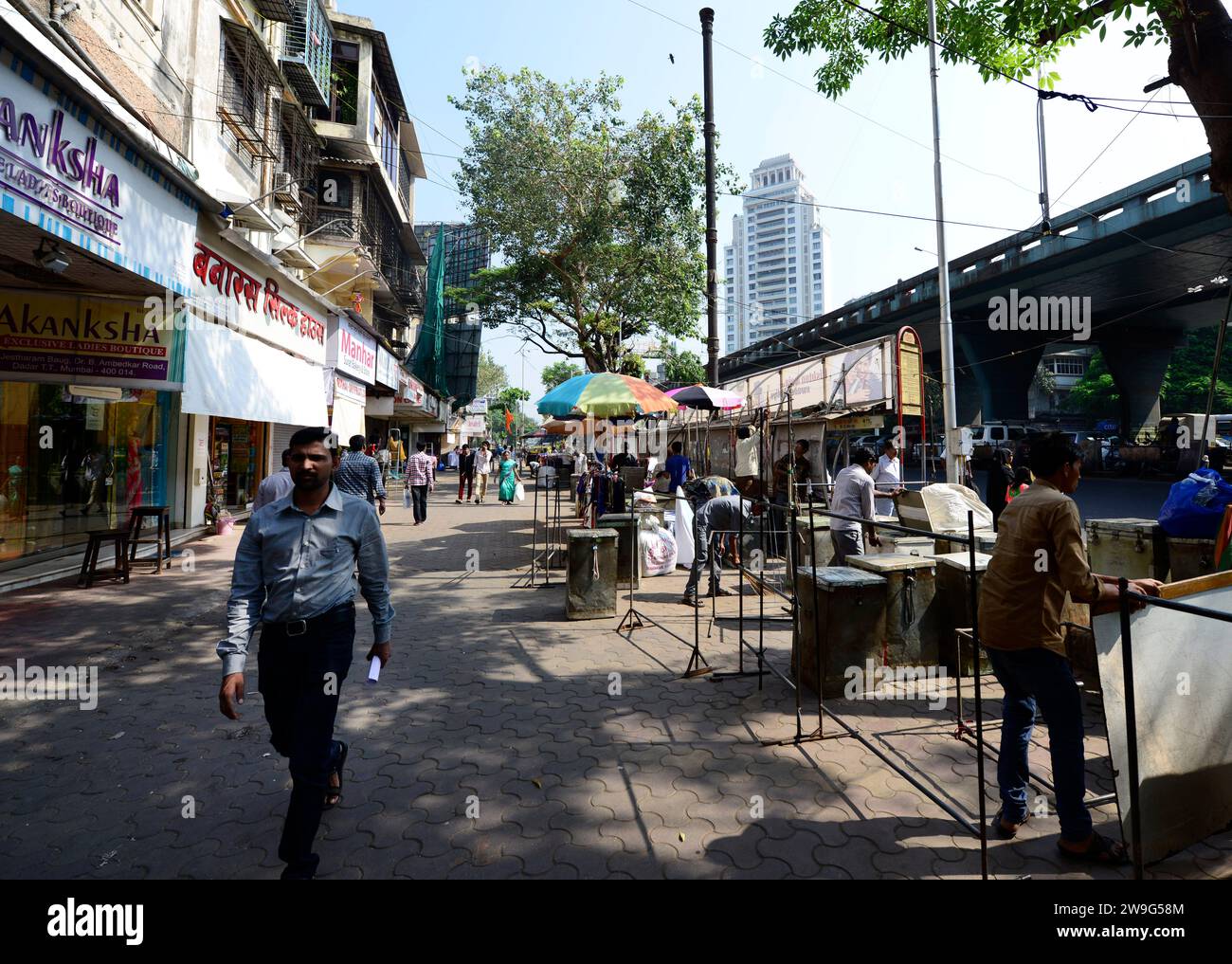 Walking through the streets of Dadar, Mumbai, India Stock Photo - Alamy