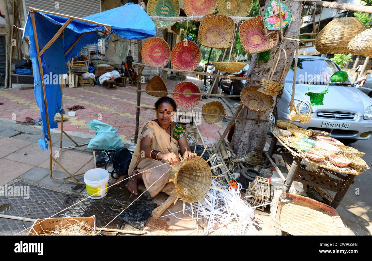 Making baskets hi-res stock photography and images - Alamy