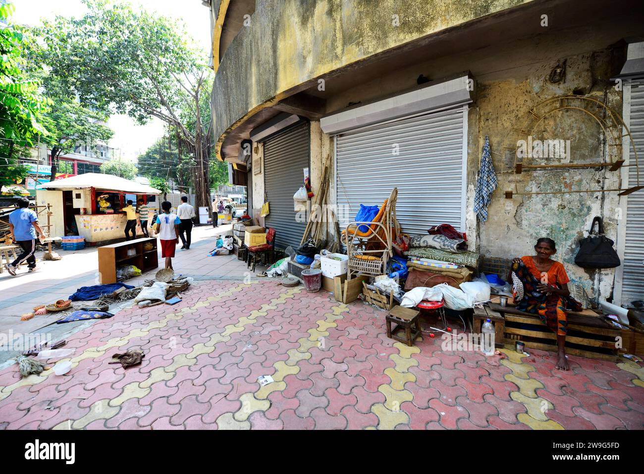 Homeless woman india hi-res stock photography and images - Alamy