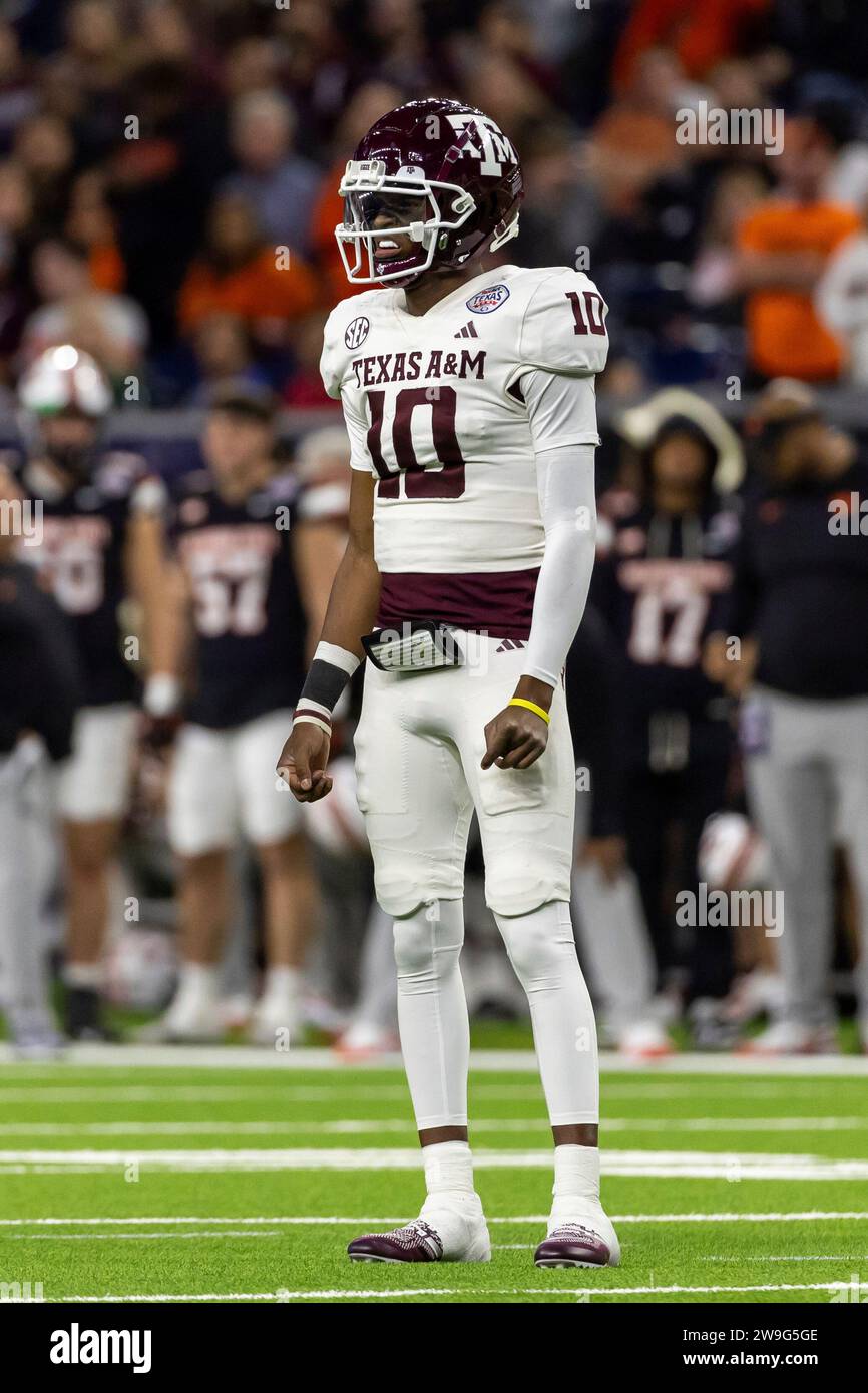 HOUSTON, TX - DECEMBER 27: Texas A&M Aggies quarterback Marcel Reed (10 ...