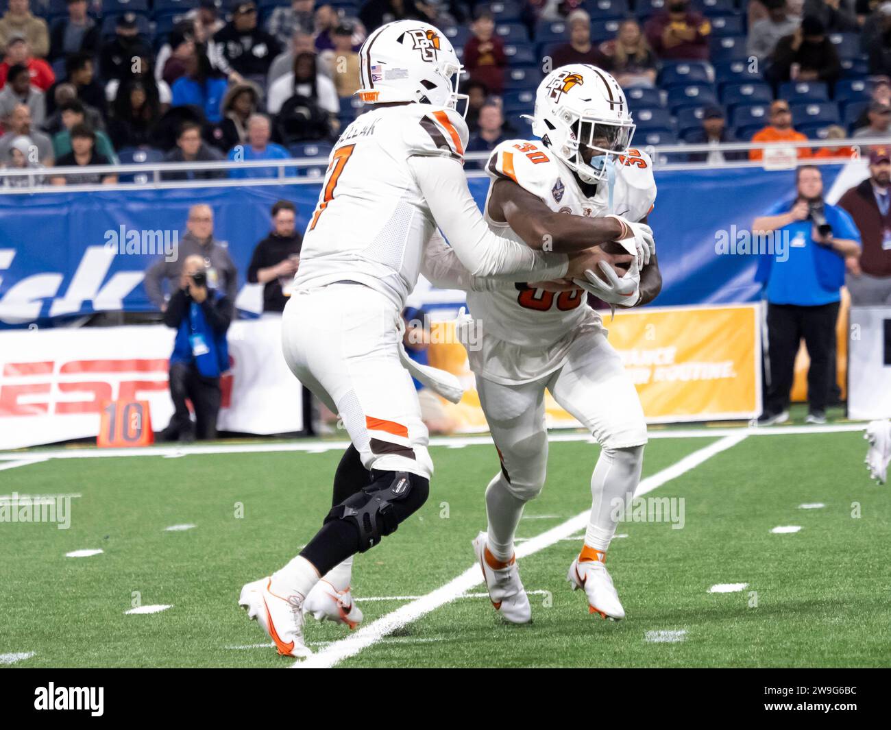 DETROIT, MI - DECEMBER 26: Bowling Green Falcons quarterback Connor ...