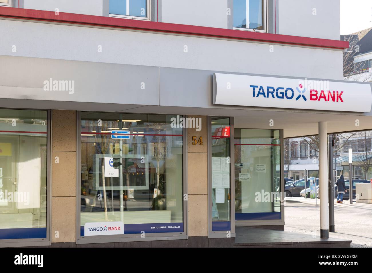 Facade brand signage hi-res stock photography and images - Alamy