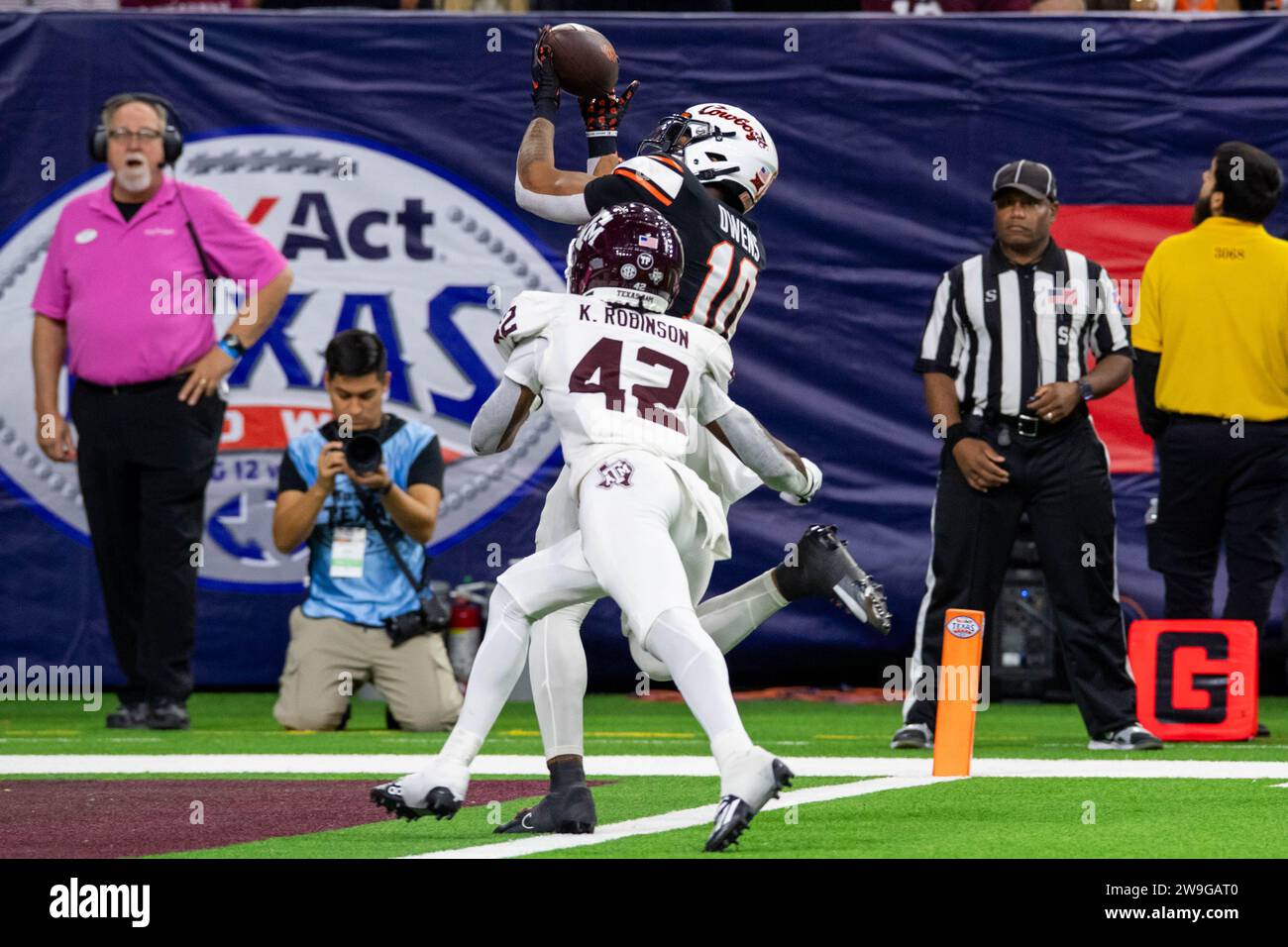 Houston, TX, USA. 27th Dec, 2023. Oklahoma State Cowboys wide receiver ...