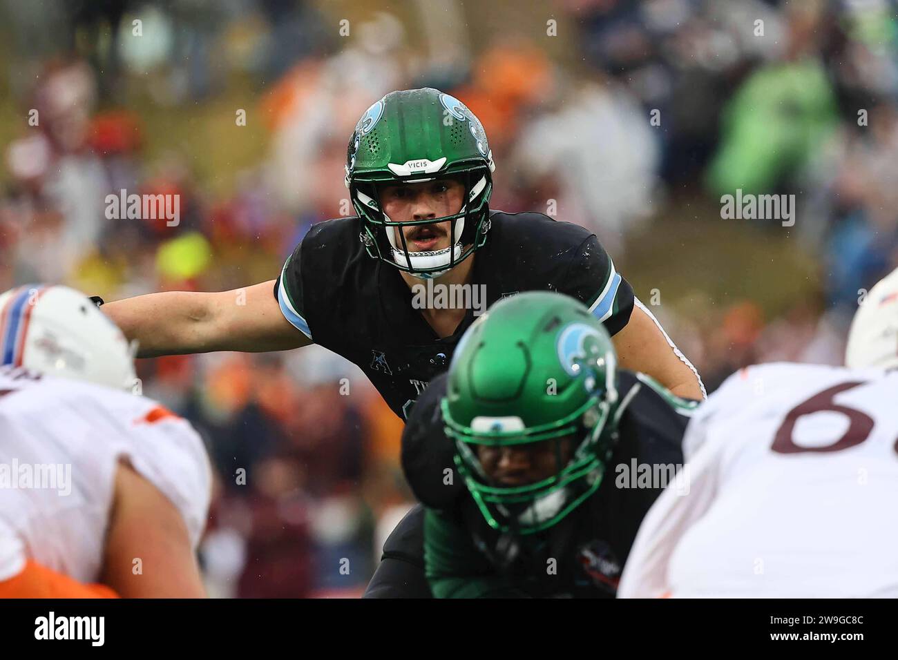 Annapolis, MD, USA. 27th Dec, 2023. Tulane Green Wave linebacker TYLER ...