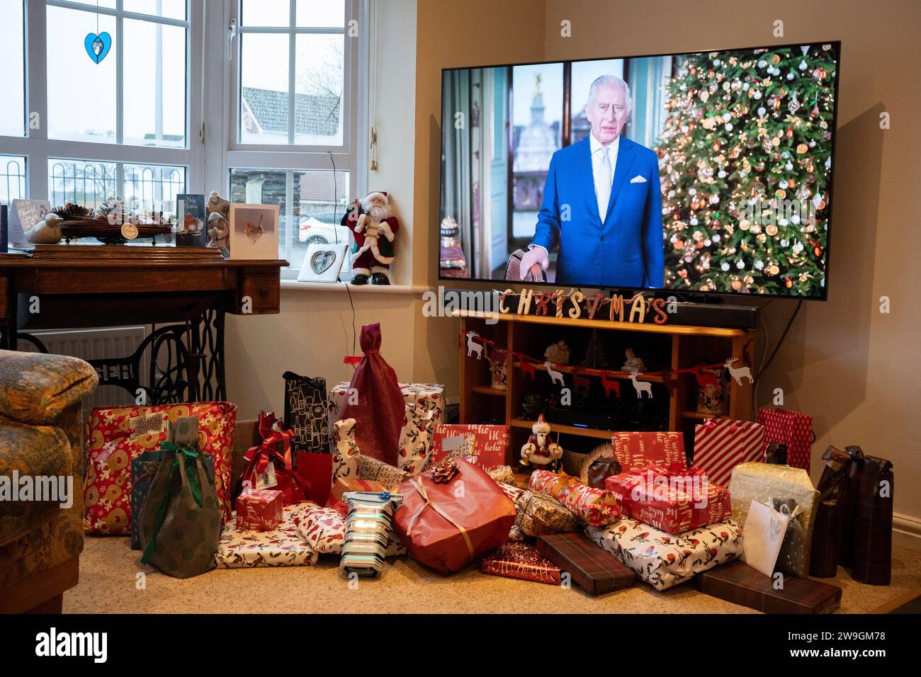 King charles christmas speech 2023 hi-res stock photography and images ...