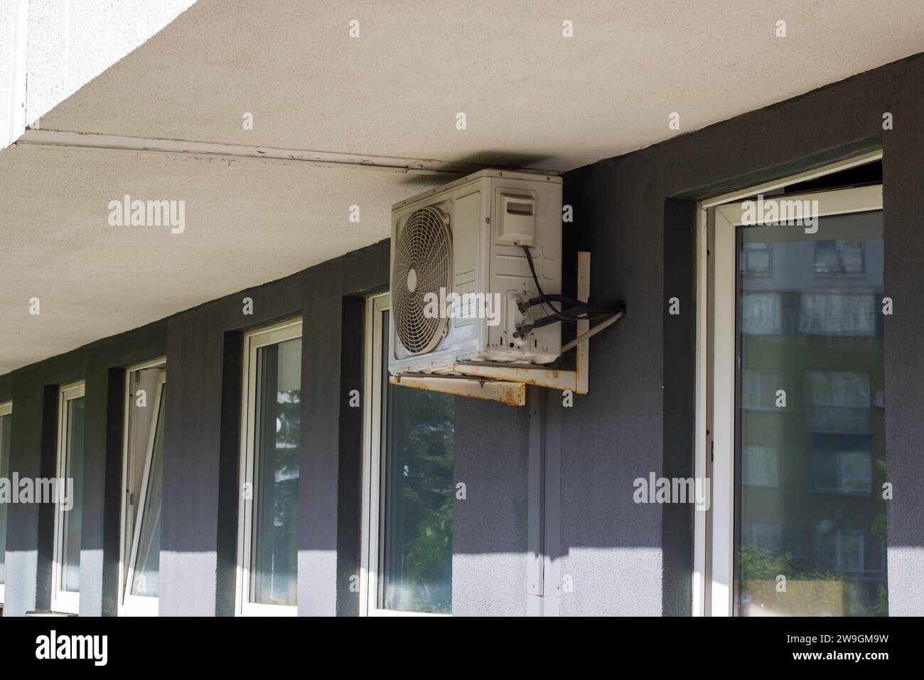 Air conditioners on the wall of a tall building Stock Photo - Alamy