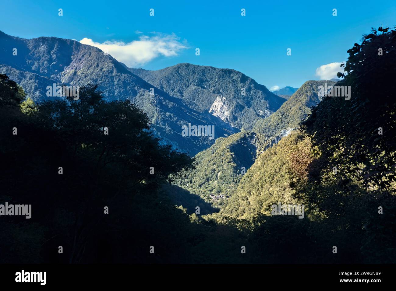Lushui wenshan hi-res stock photography and images - Alamy
