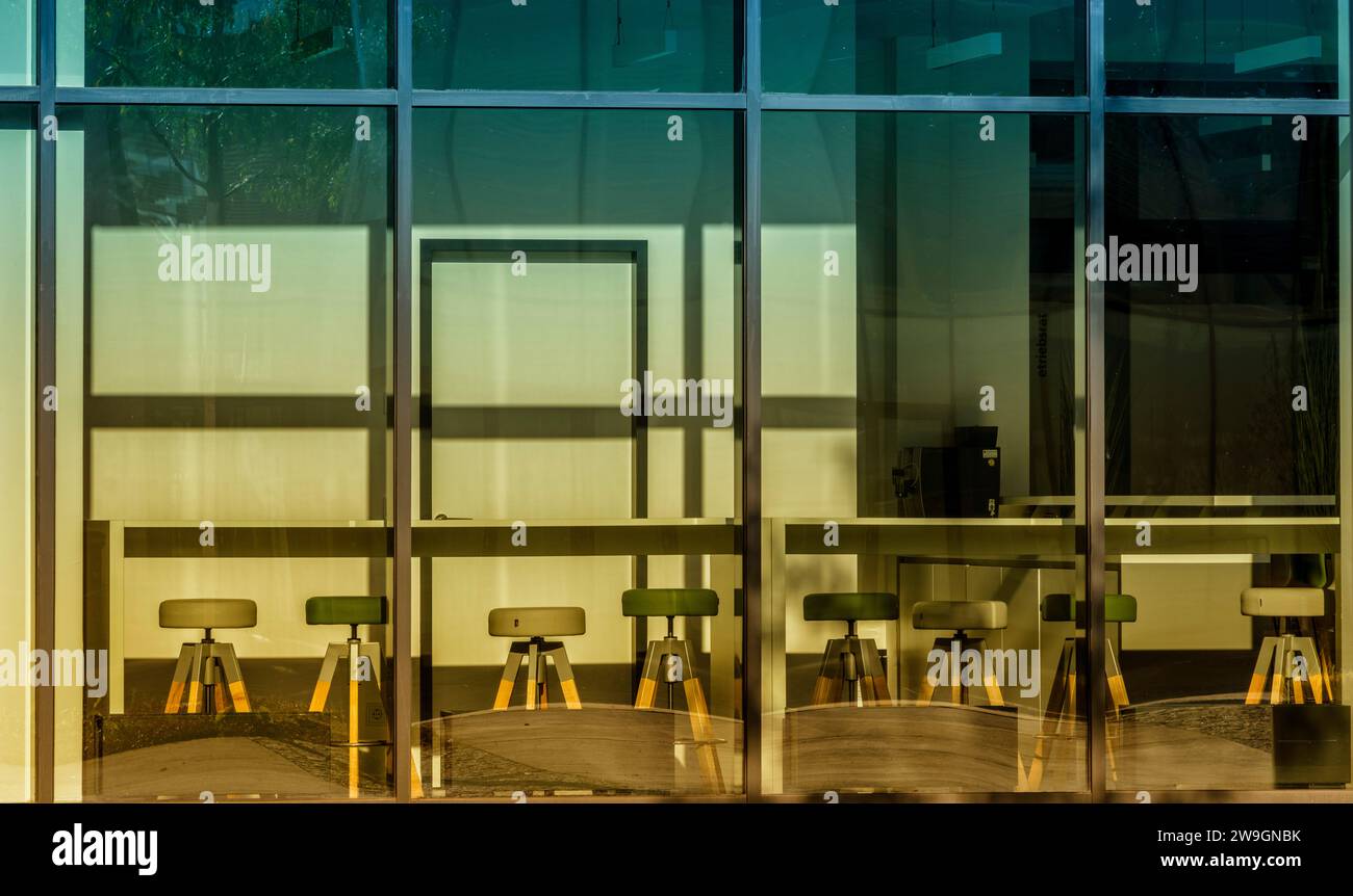 Empty meeting room through glass hi-res stock photography and images ...