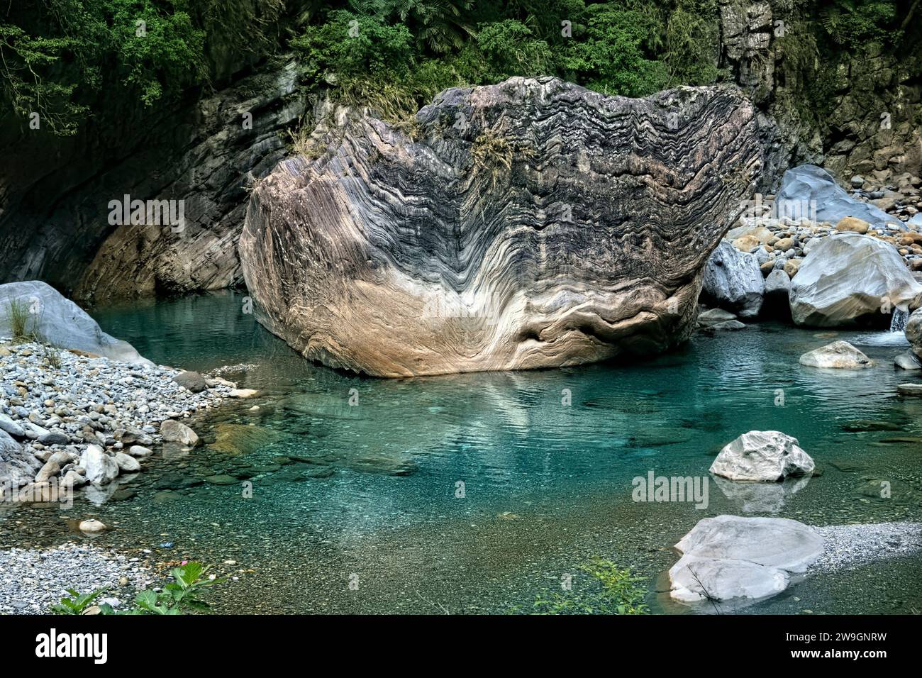 River scenery on the Shakadang Trail, Taroko Gorge, Taroko National ...