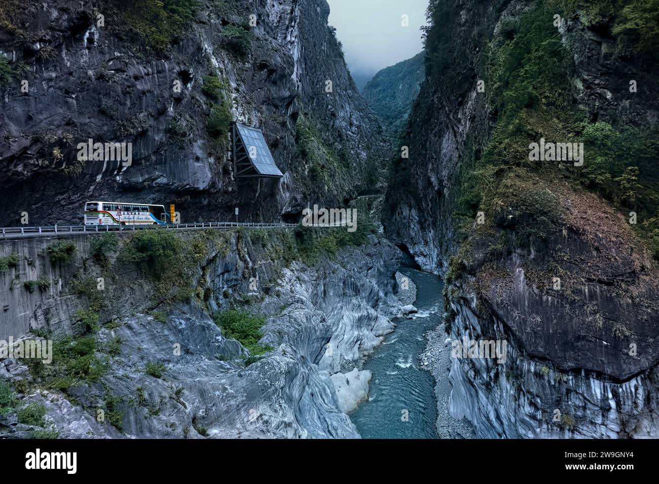 Liwu River running through Taroko Gorge, Taroko National Park, Taiwan ...