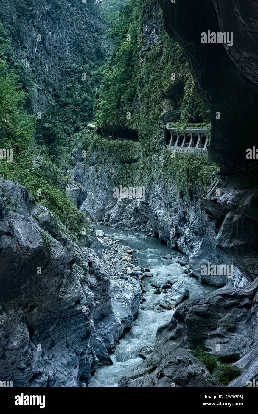 Liwu River running through Taroko Gorge, Taroko National Park, Taiwan ...
