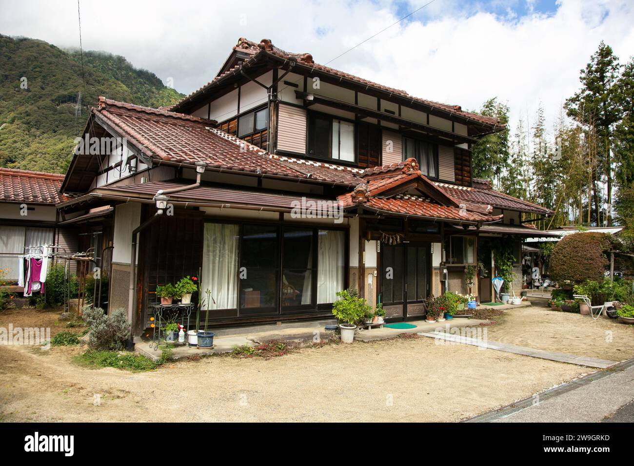 Traditional japanese houses on the Nakasendo trail between Tsumago and ...