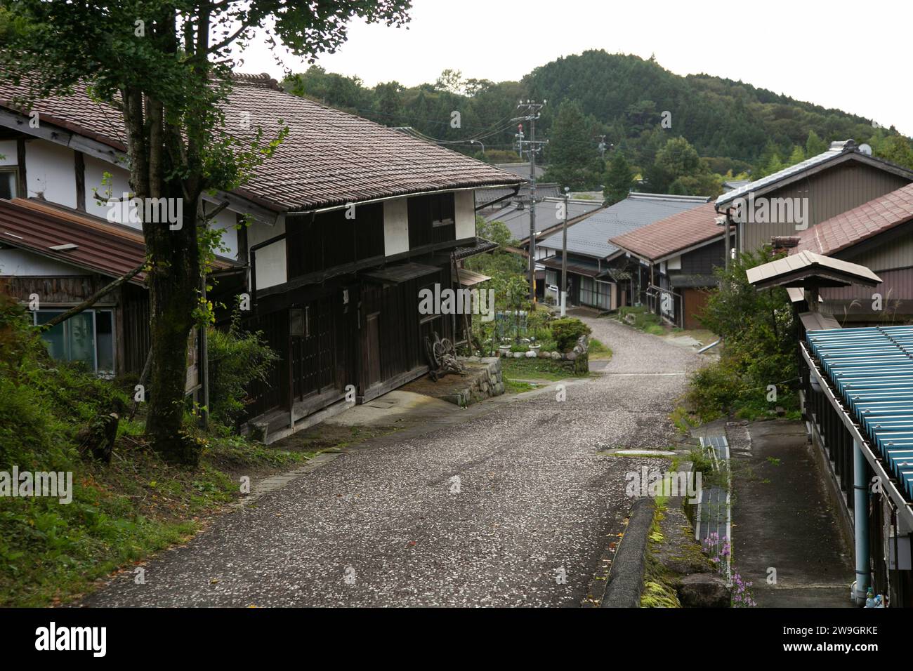 Traditional japanese houses on the Nakasendo trail between Tsumago and ...