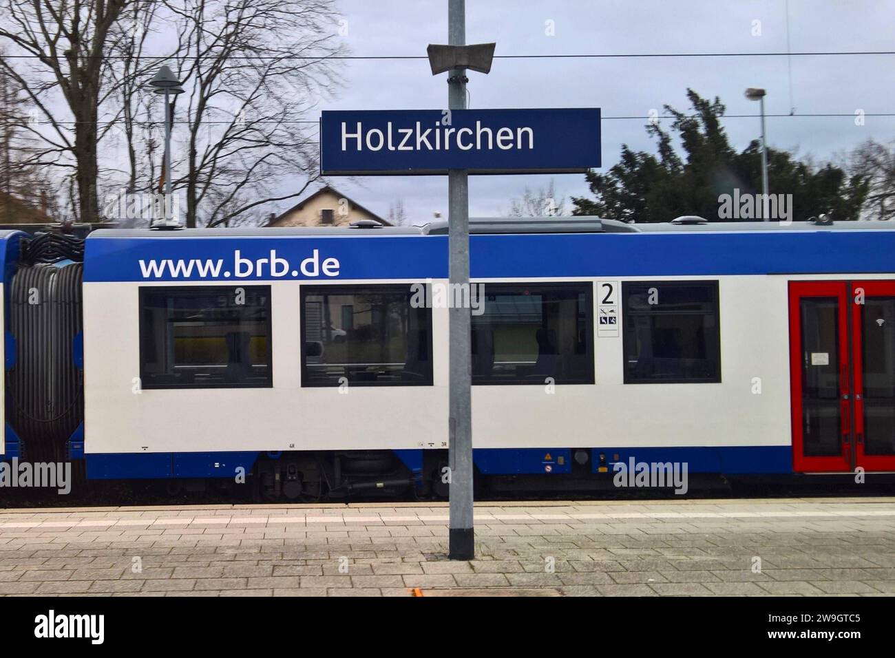 BRB Bahn am Bahnhof in Holzkirchen, Oberbayern. Holzkirchen ist ein ...