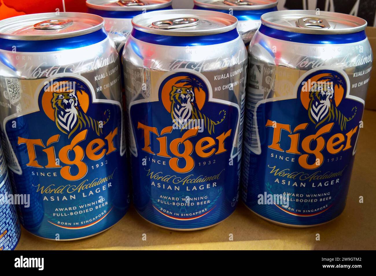 Tiger Bier in der Dose. Tiger ist eine Biermarke aus Singapur. Nach ...