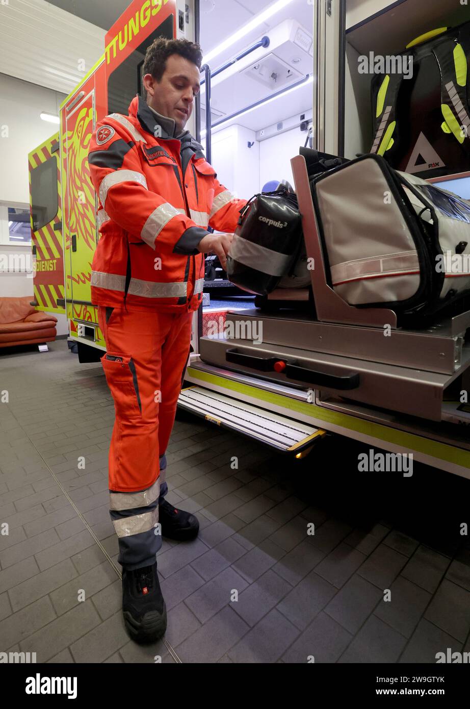 Rostock, Germany. 28th Dec, 2023. Christian Manshen, emergency ...