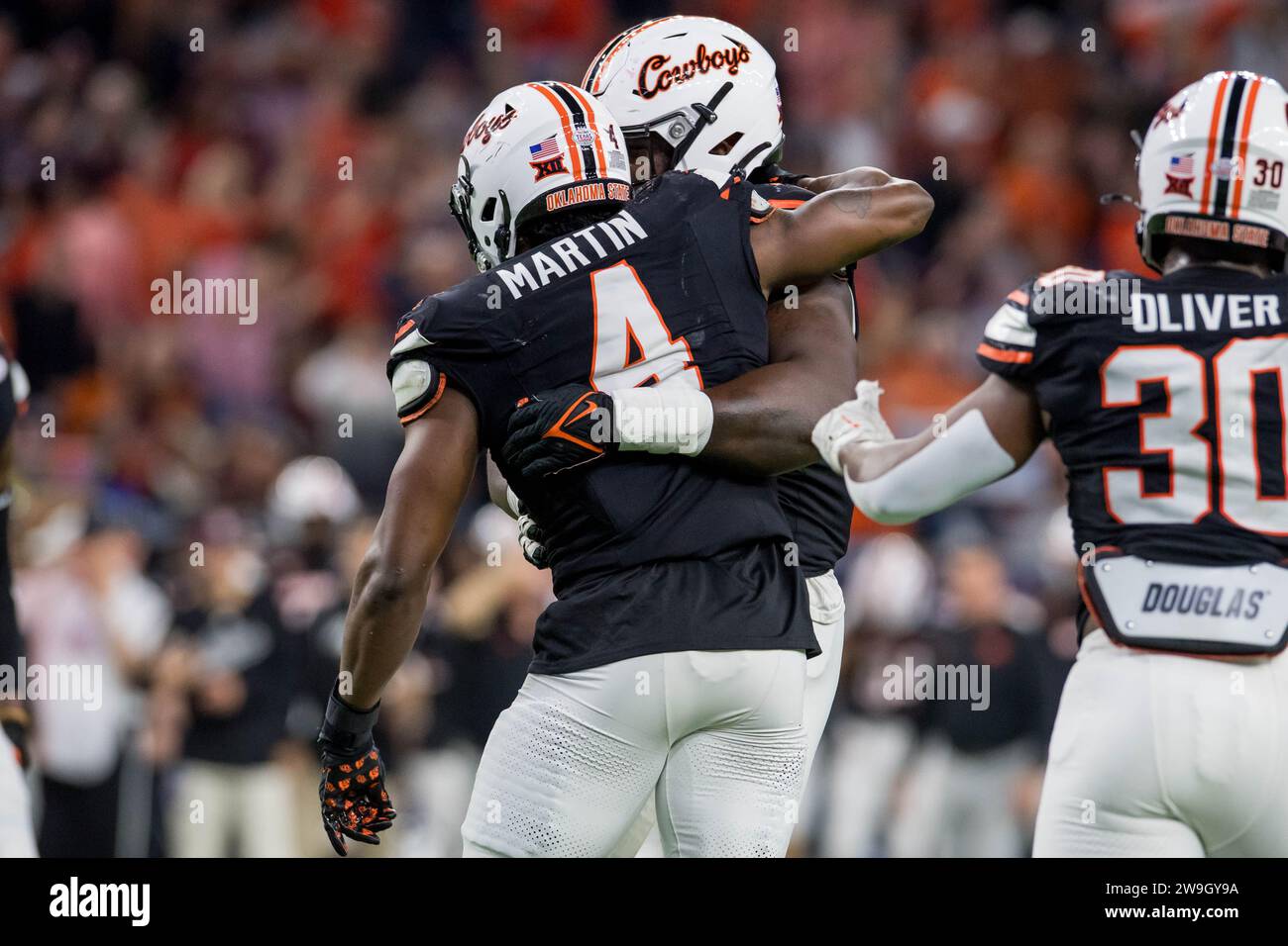 Houston, TX, USA. 27th Dec, 2023. Oklahoma State Cowboys linebacker ...
