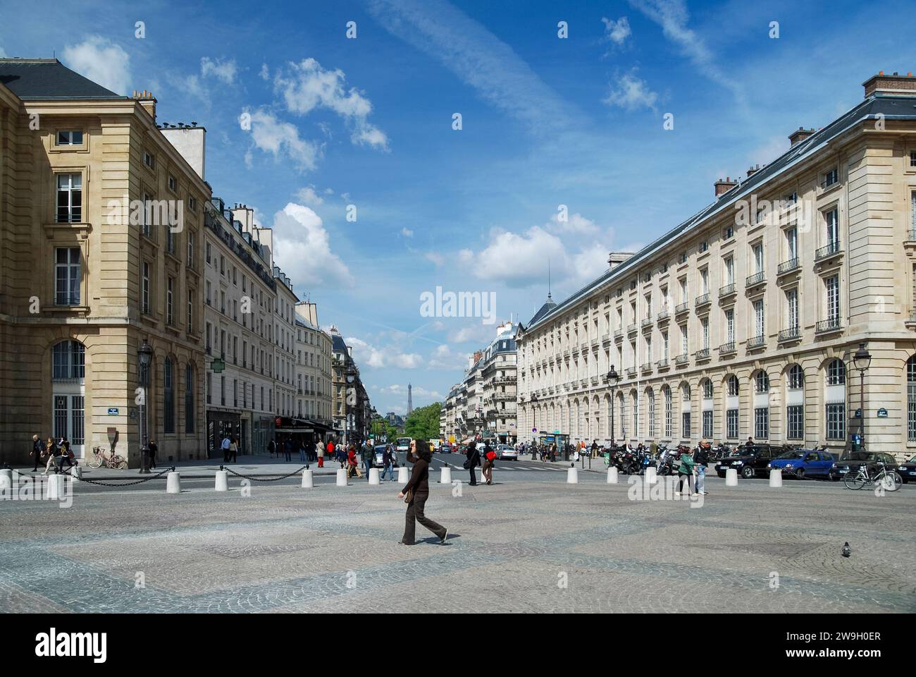 Paris street scene, 2009 Stock Photo - Alamy
