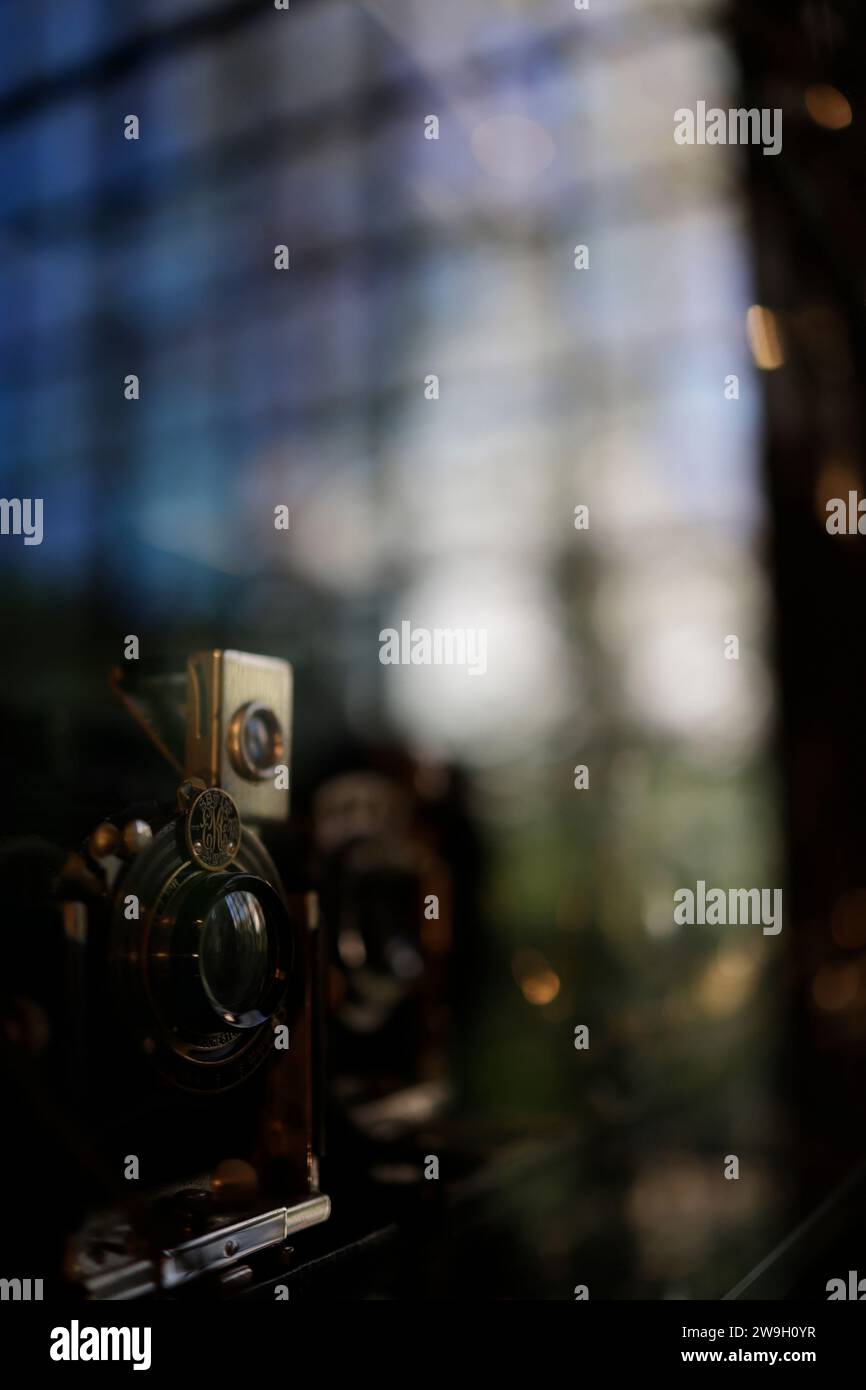 vintage cameras behind glass Stock Photo - Alamy