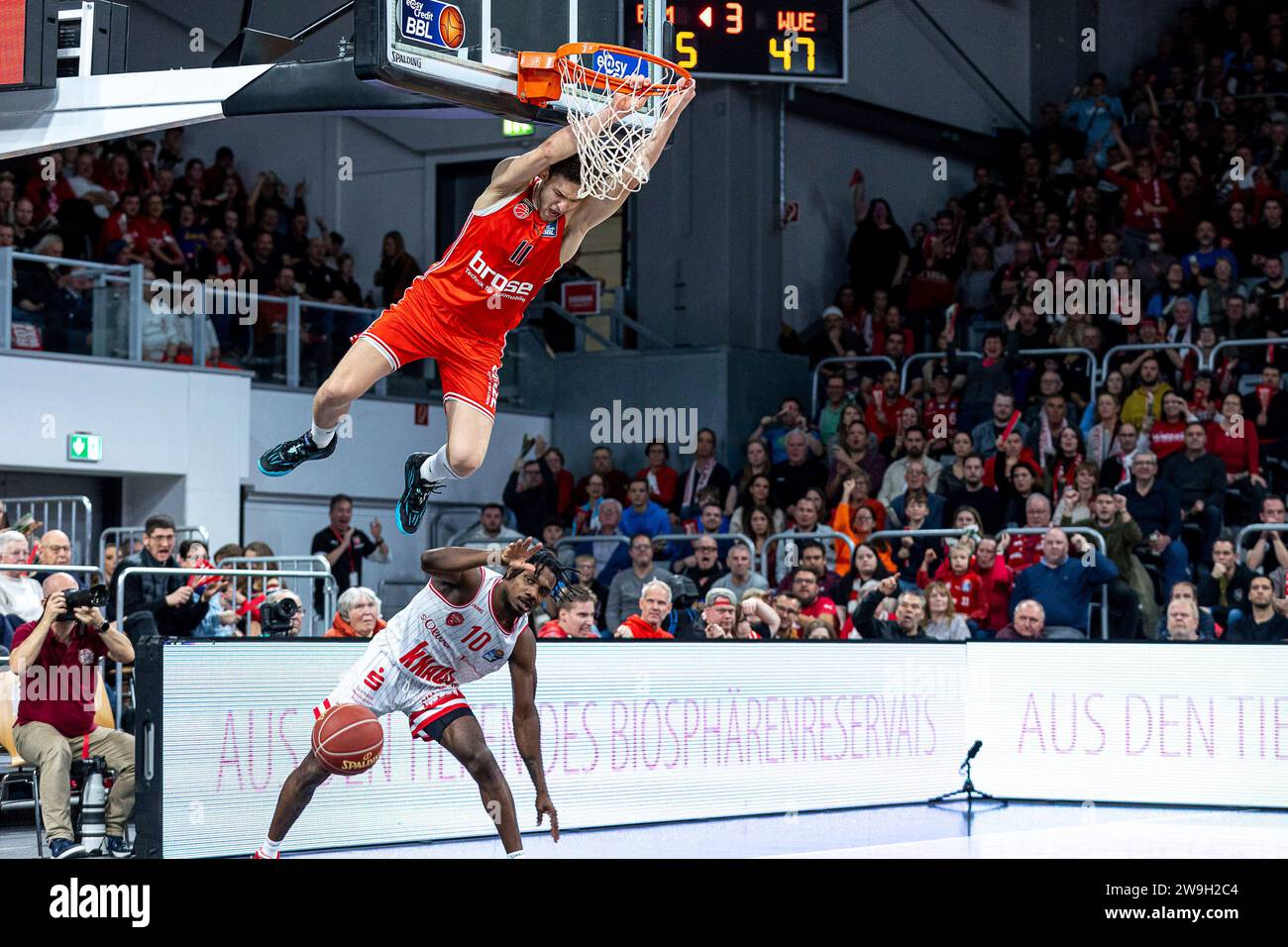 Bamberg, Deutschland. 27th Dec, 2023. Kevin Wohlrath (Bamberg Baskets ...
