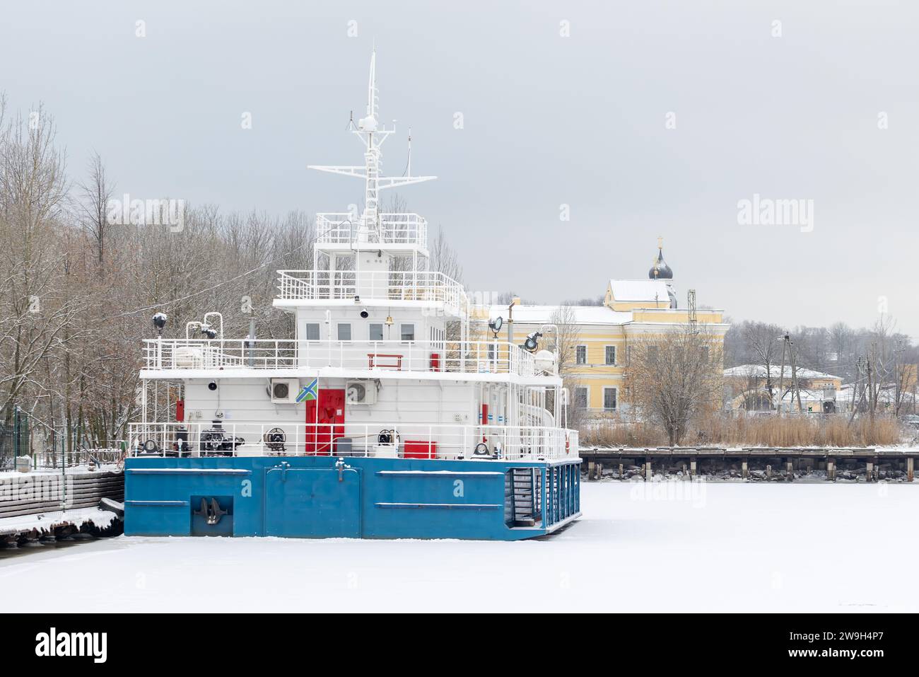 Shipping vessel ice snow hi-res stock photography and images - Alamy
