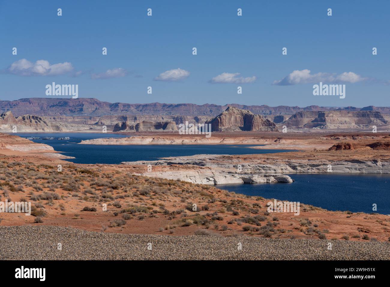 The Wahweap Marina at the southern end of Lake Powell in the Glen ...