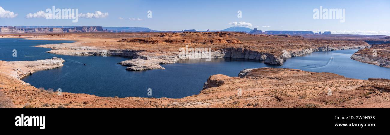 Boaters on Lake Powell in the Glen Canyon National Recreation Area ...
