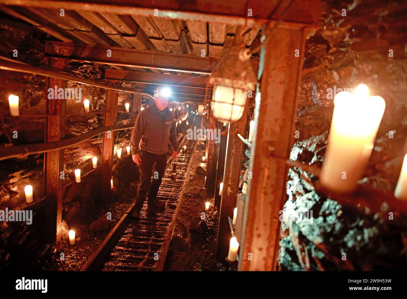 28 December 2023, Thuringia, Harztor: Uwe Reisner from the Rabensteiner ...