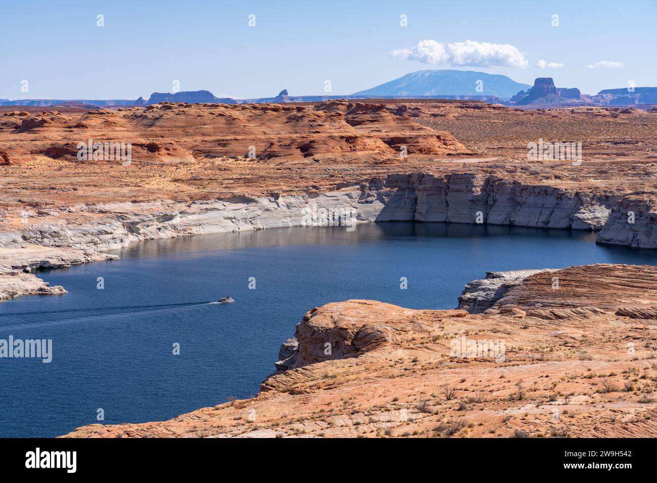 Boaters on Lake Powell in the Glen Canyon National Recreation Area ...