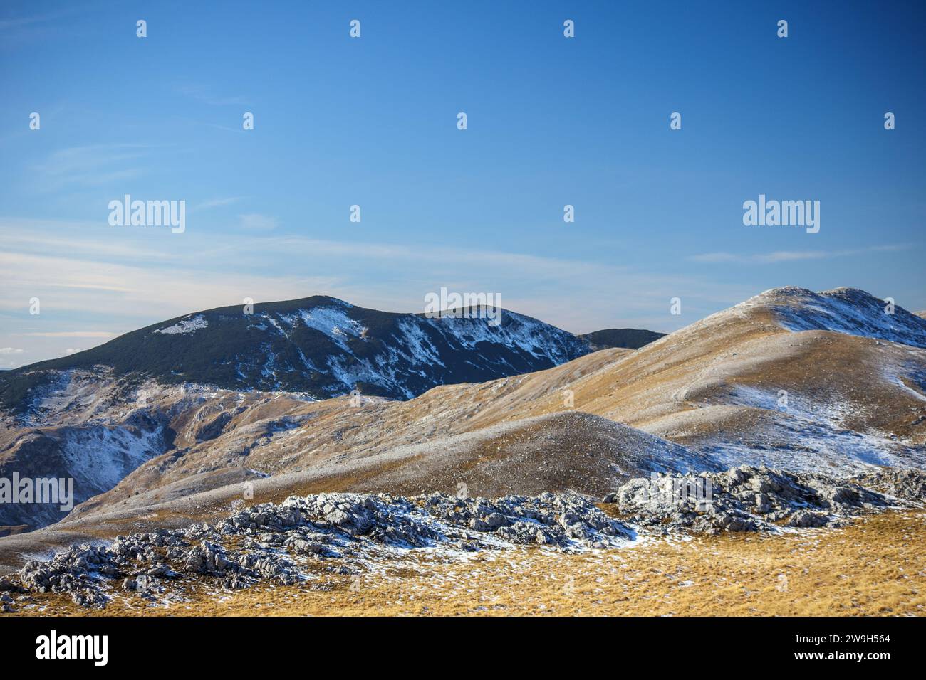 The beauty of untouched wilderness showcased in a panoramic mountain spectacle Stock Photo - Alamy