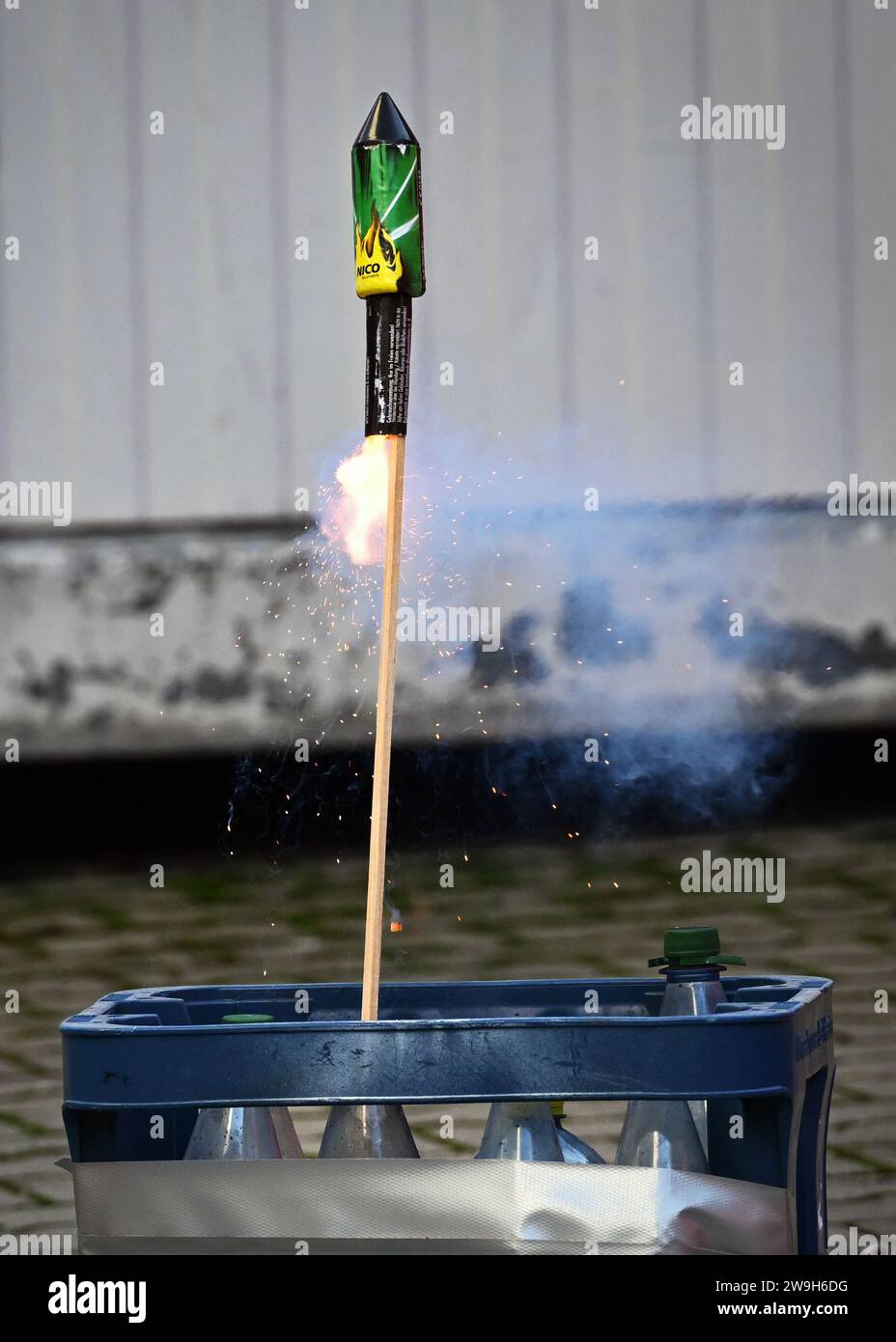 Berlin, Germany. 28th Dec, 2023. The pyrotechnician from the Berlin ...