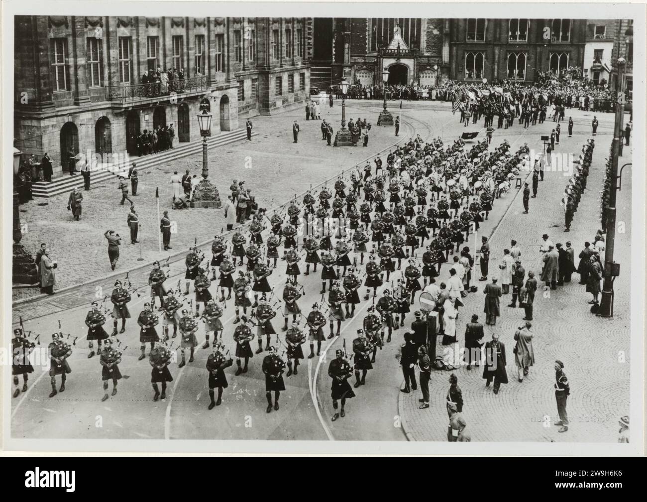 Scottish bagpipe players in the parade on Dam Square in Amsterdam at ...