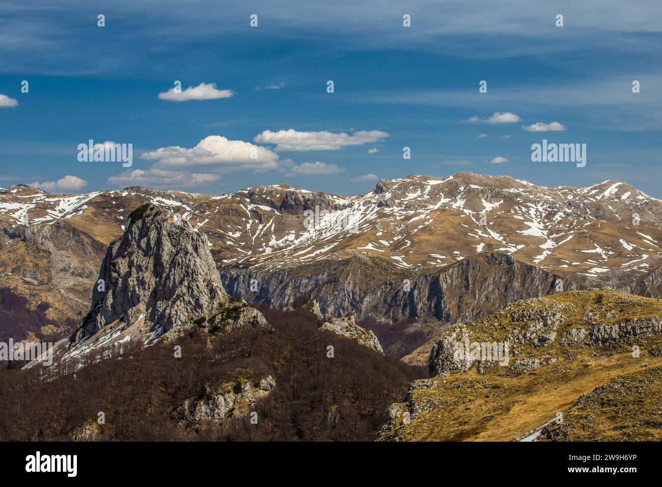 The beauty of untouched wilderness showcased in a panoramic mountain spectacle Stock Photo - Alamy