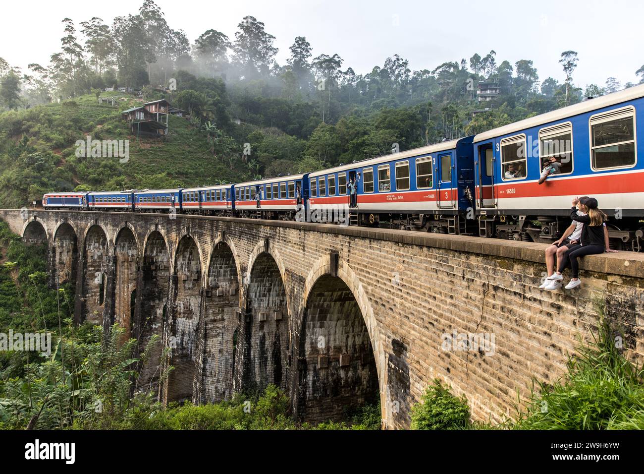 Nine Arch Bridge Demodara, Sri Lanka Stock Photo - Alamy