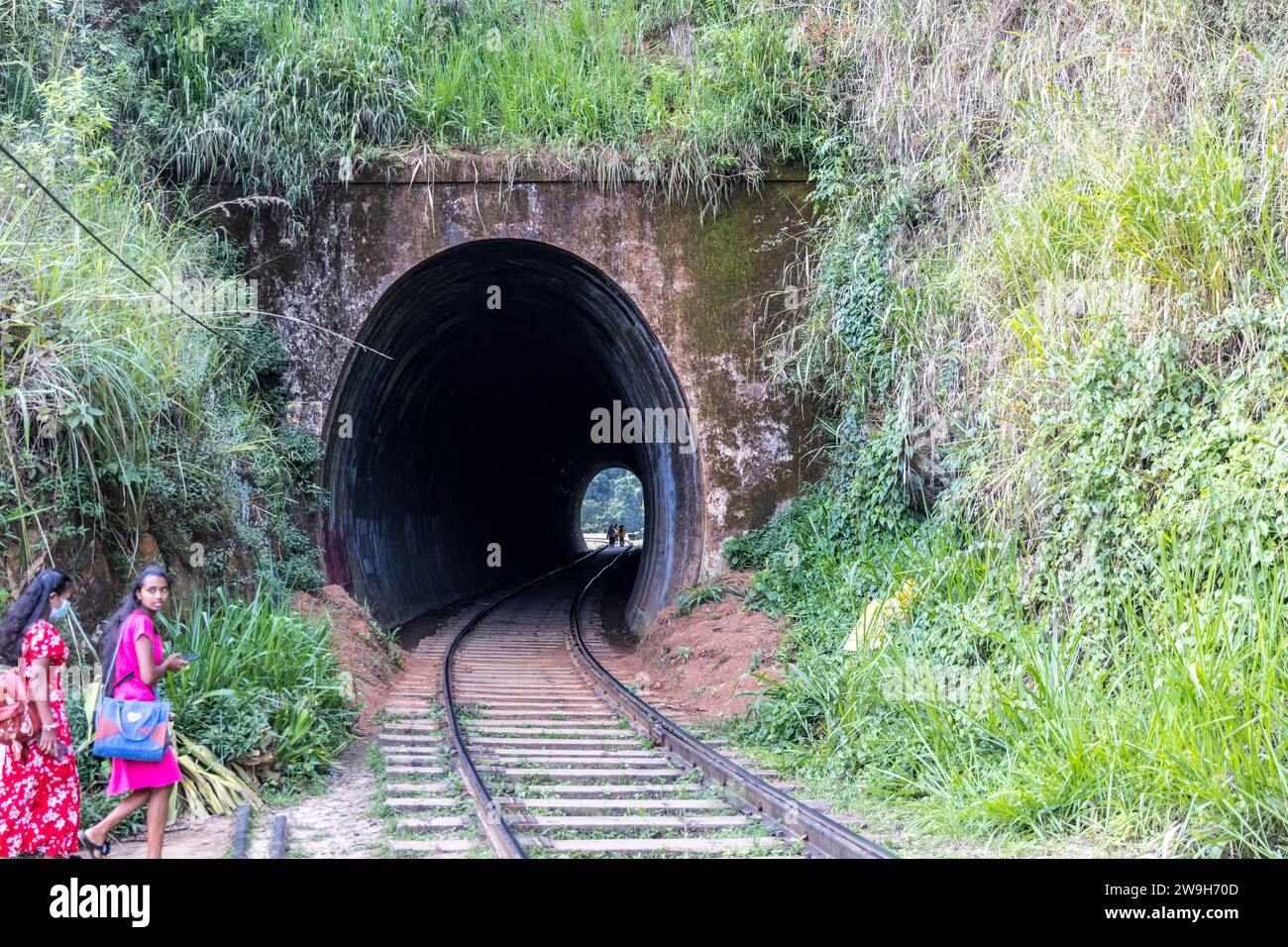 Nine Arch Bridge Demodara, Sri Lanka Stock Photo - Alamy