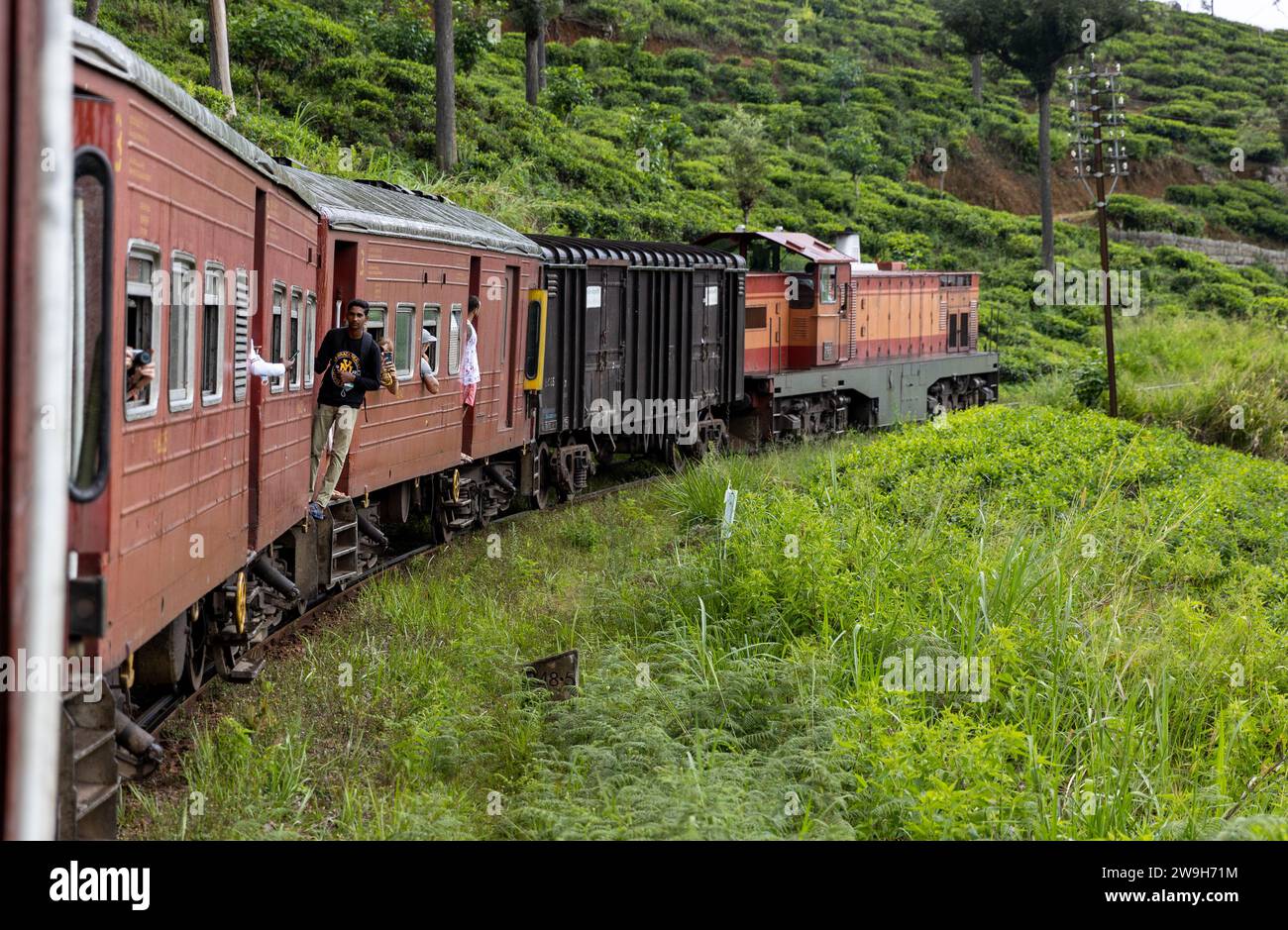 Colombo to Kandy train journey Stock Photo - Alamy