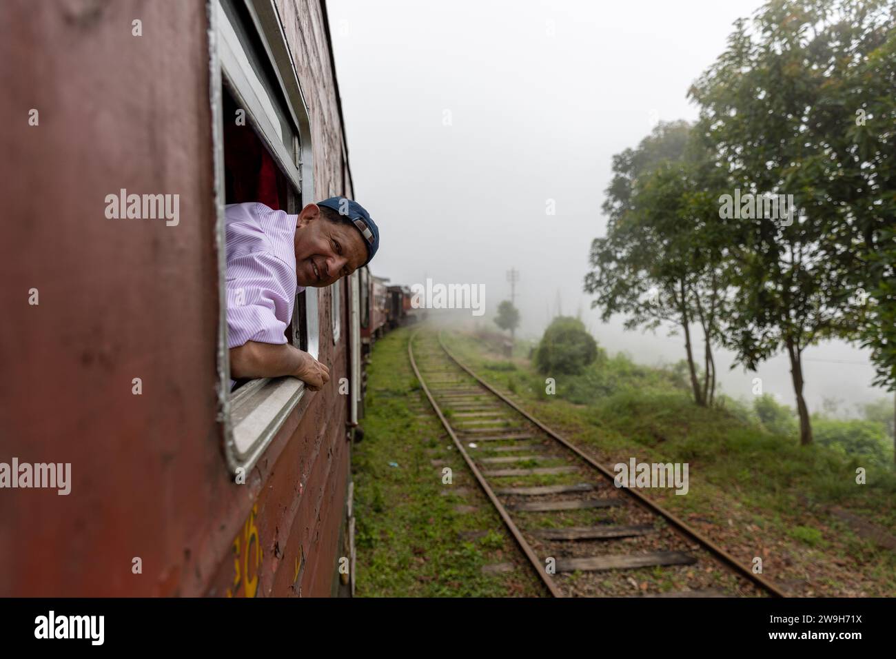 Colombo to Kandy train journey Stock Photo - Alamy