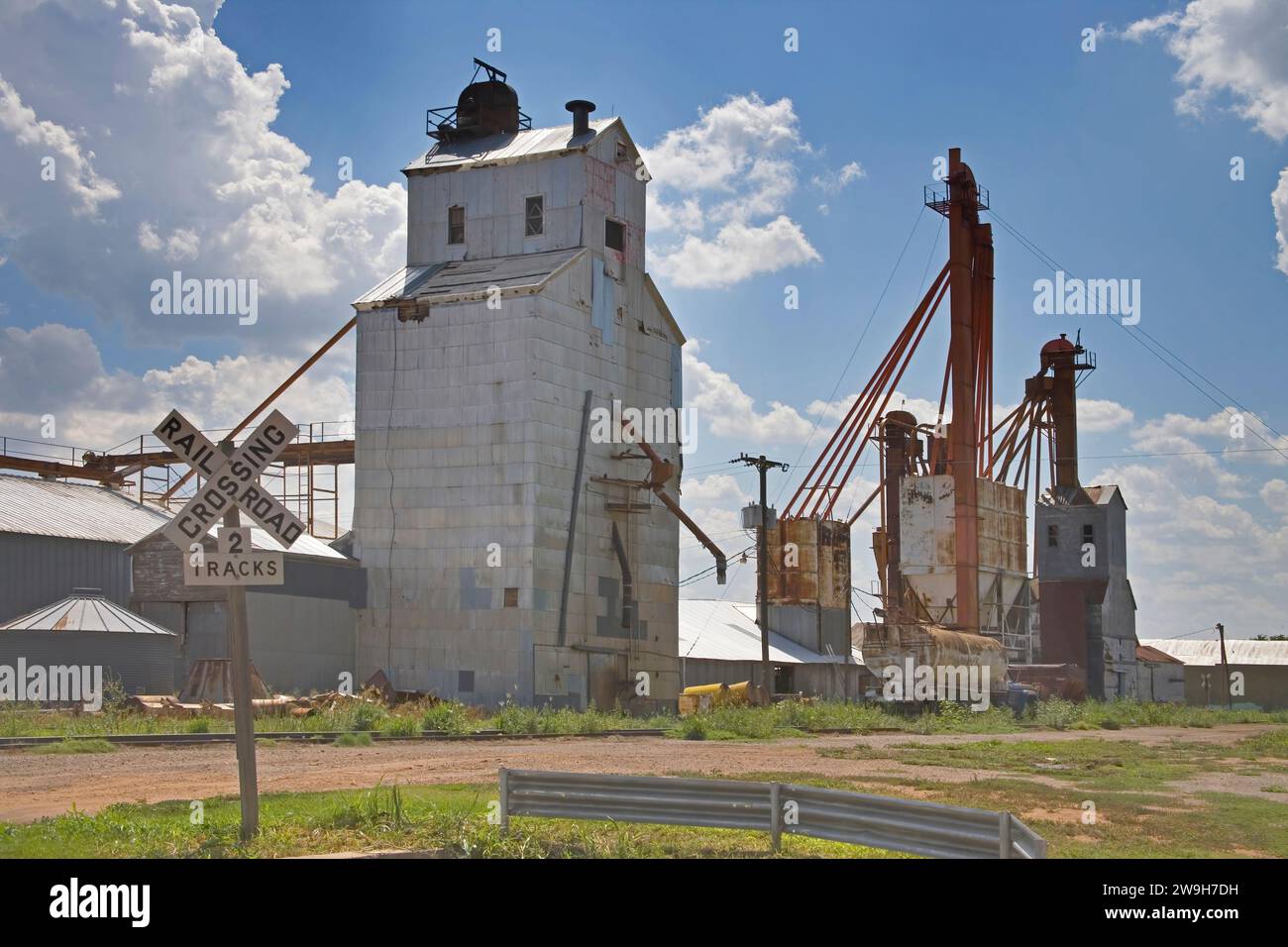 rusting old grain silos on the rock island line on route 66 at sayre ...