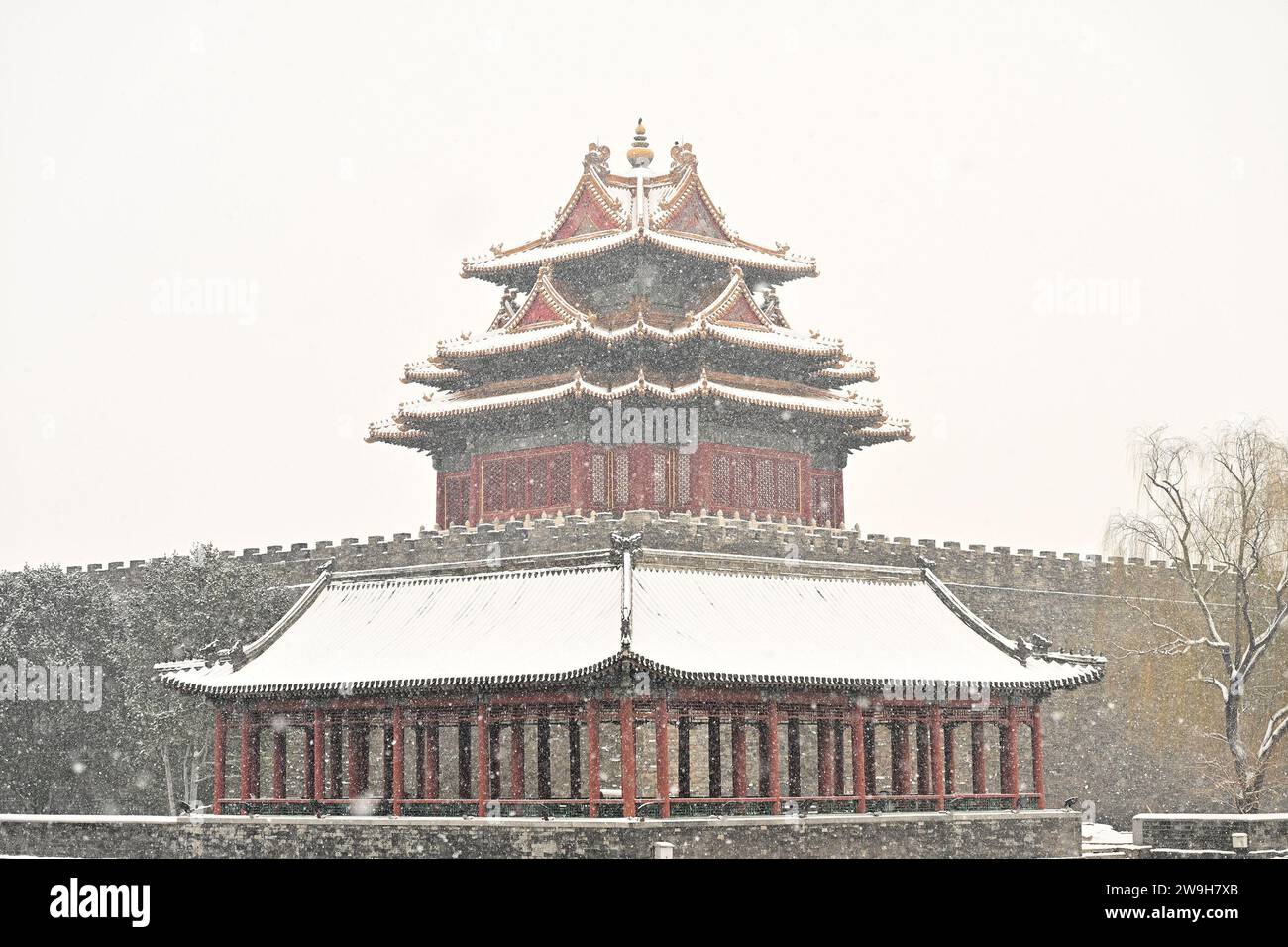 On the axis of the palace hi-res stock photography and images - Alamy