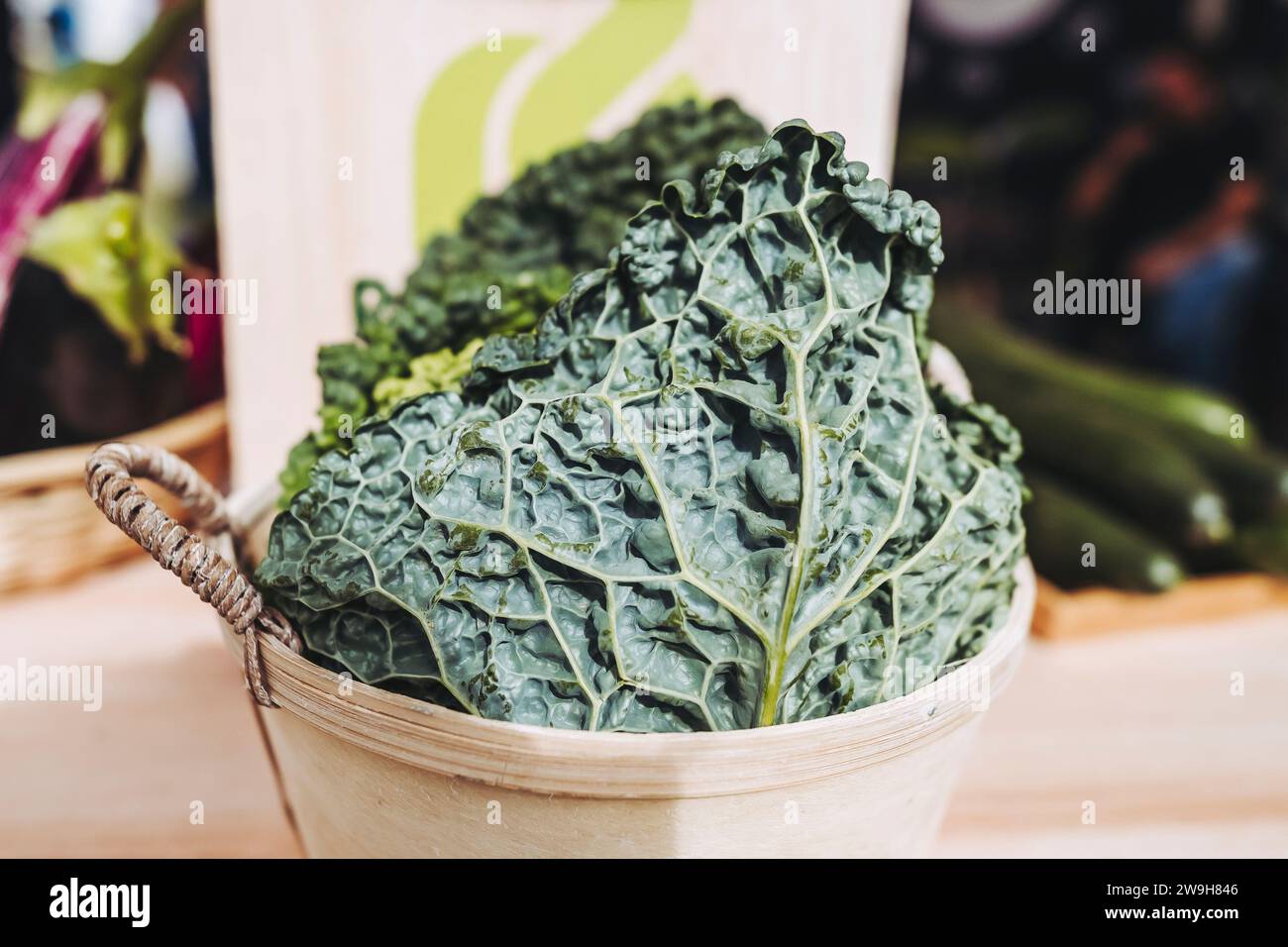 Green cabbage on an organic farmers market stall Stock Photo - Alamy