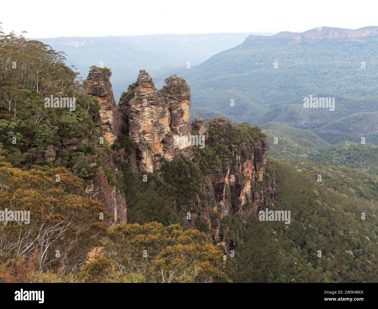 View of the Three Sisters rock formation from Echo Point Lookout at ...