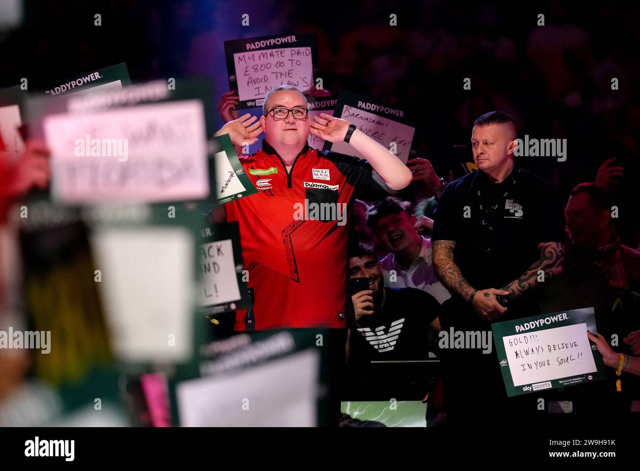 Stephen Bunting ahead of his match against Florian Hempel on day eleven ...