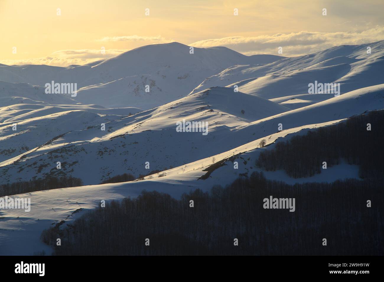The beauty of untouched wilderness showcased in a panoramic mountain spectacle Stock Photo - Alamy