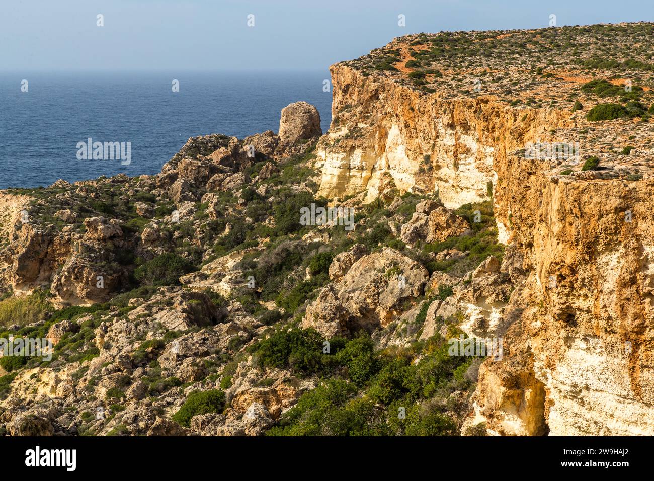 Hiking trail along the cliffs of Manikata, Malta Stock Photo - Alamy