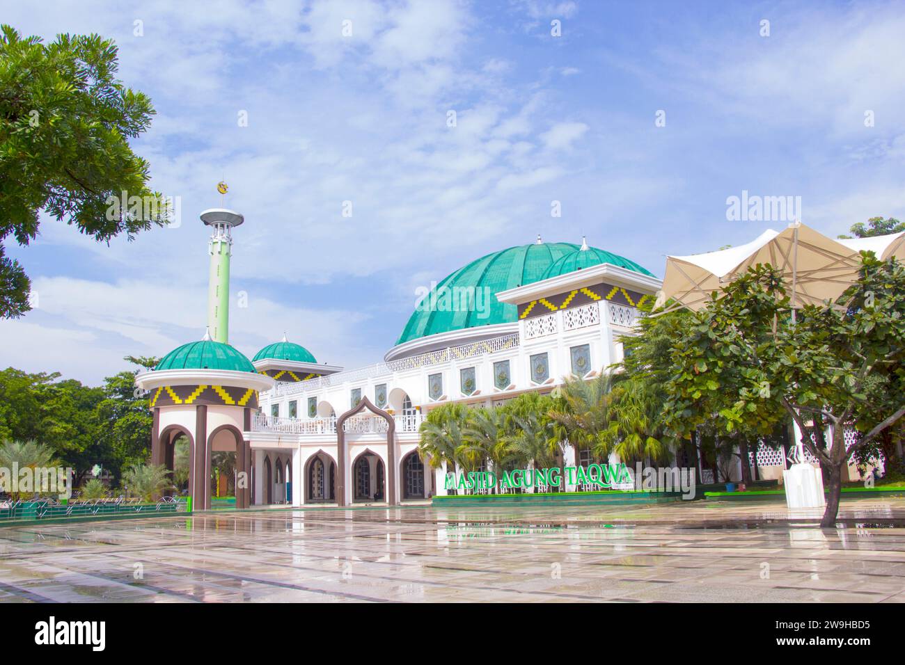 Taqwa mosque metro hi-res stock photography and images - Alamy
