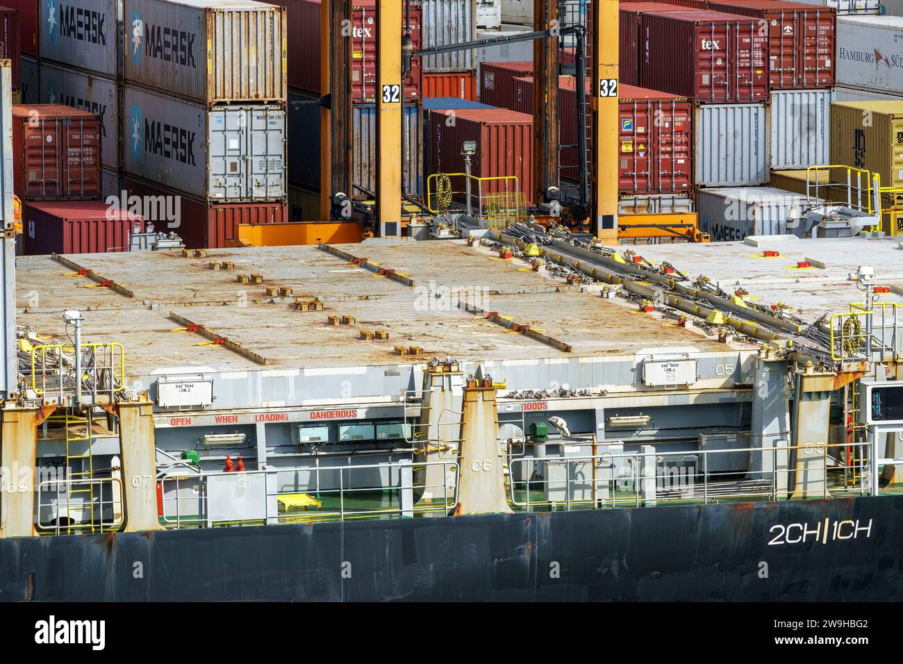 A container deck over a hold on the ship AS Sabine Stock Photo - Alamy